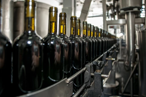 How to create a wine bottling line, from rinsing to corking - Co.Mac.
